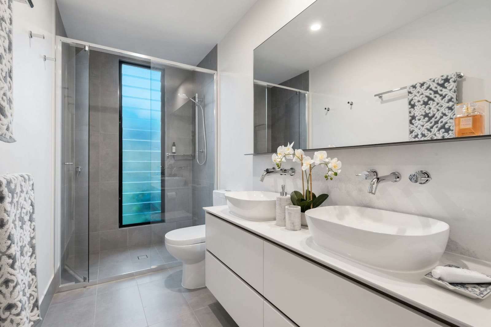 ¿Cómo diseñar un baño pequeño para que sea funcional y elegante ...